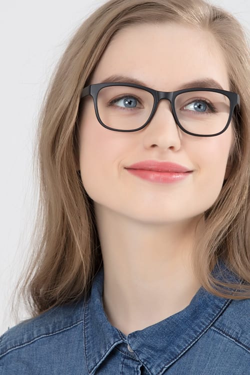 Kính đen là gì? BST kính đen thời trang hot nhất 2020 cho nam và nữ